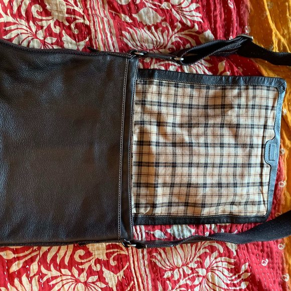 Levenger | Bags | Levenger Bomber Jacket Leather Messenger Bag In Brown ...